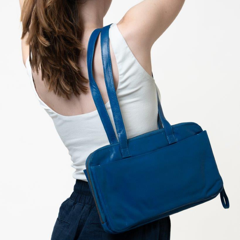 Buy A Gillian Leather Shoulderbag | Subtle Protective Gloss